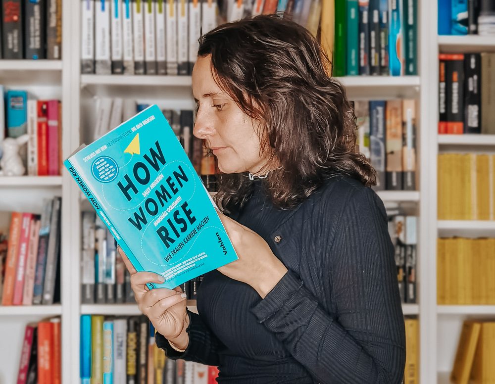 How women rise: Wie Frauen Karriere machen - Sally Helgesen, Marshall ...